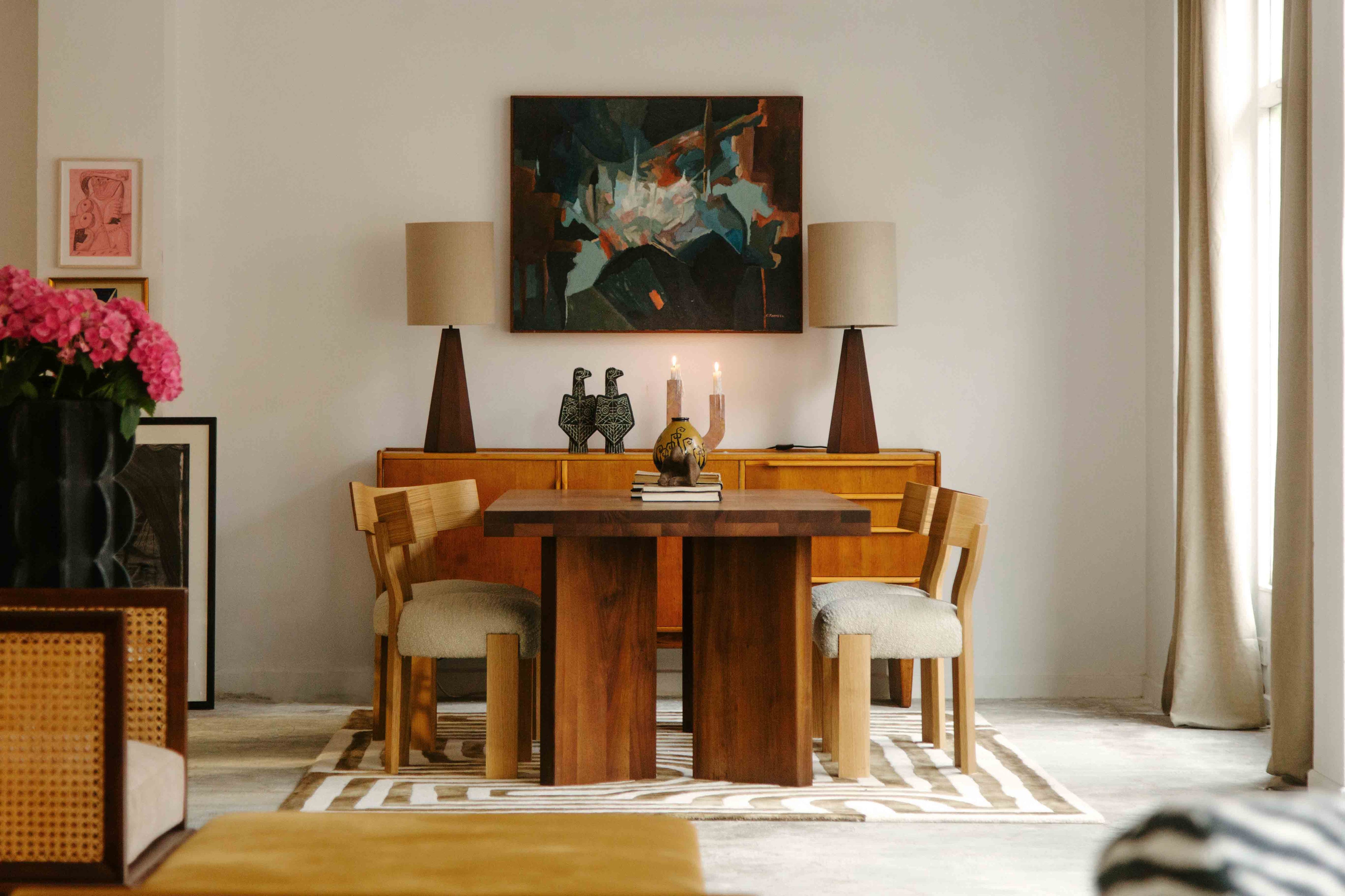 Dusty Deco - Collection of furniture, rugs and objects